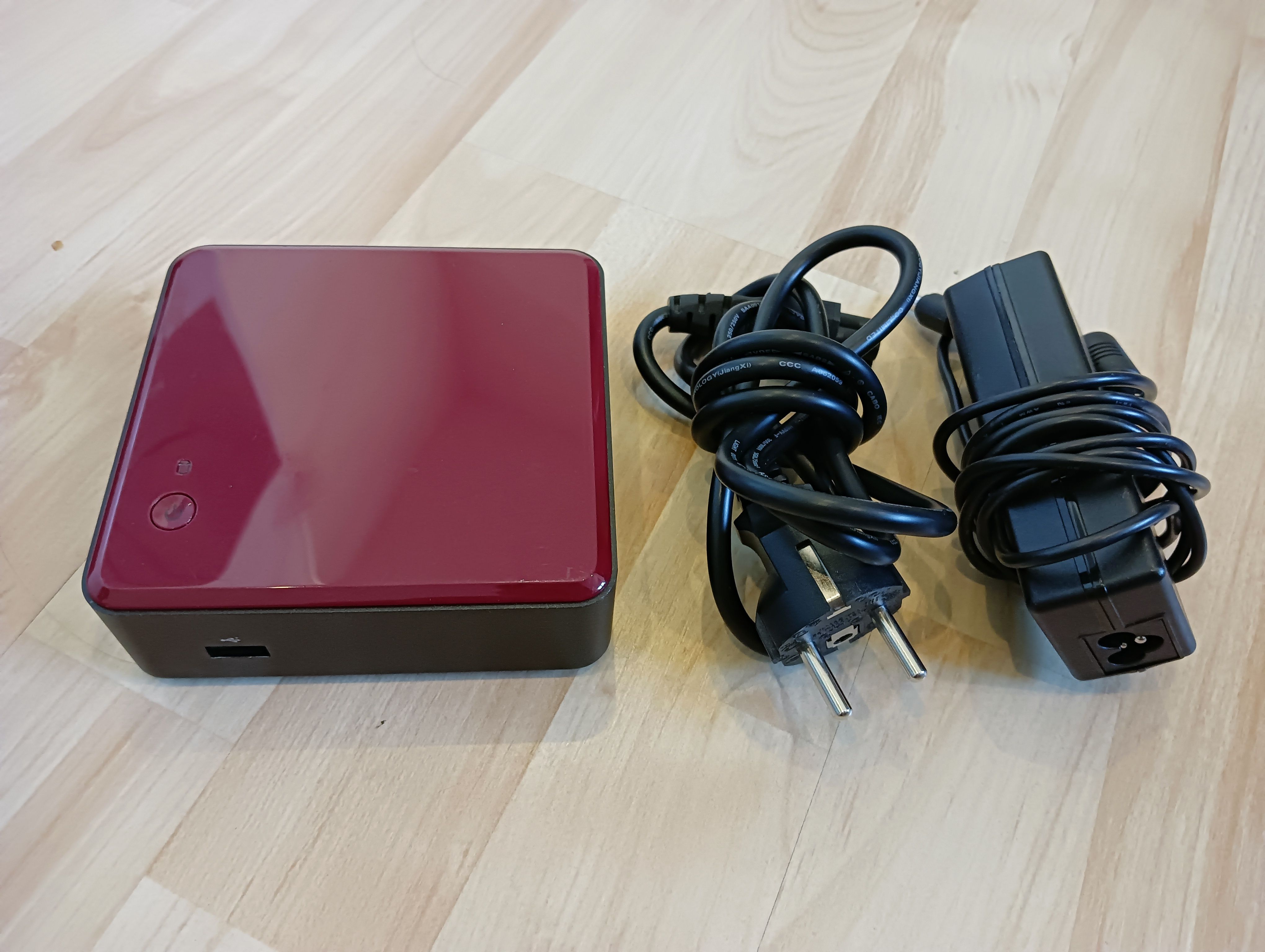 [Verkauft] Intel NUC i3
